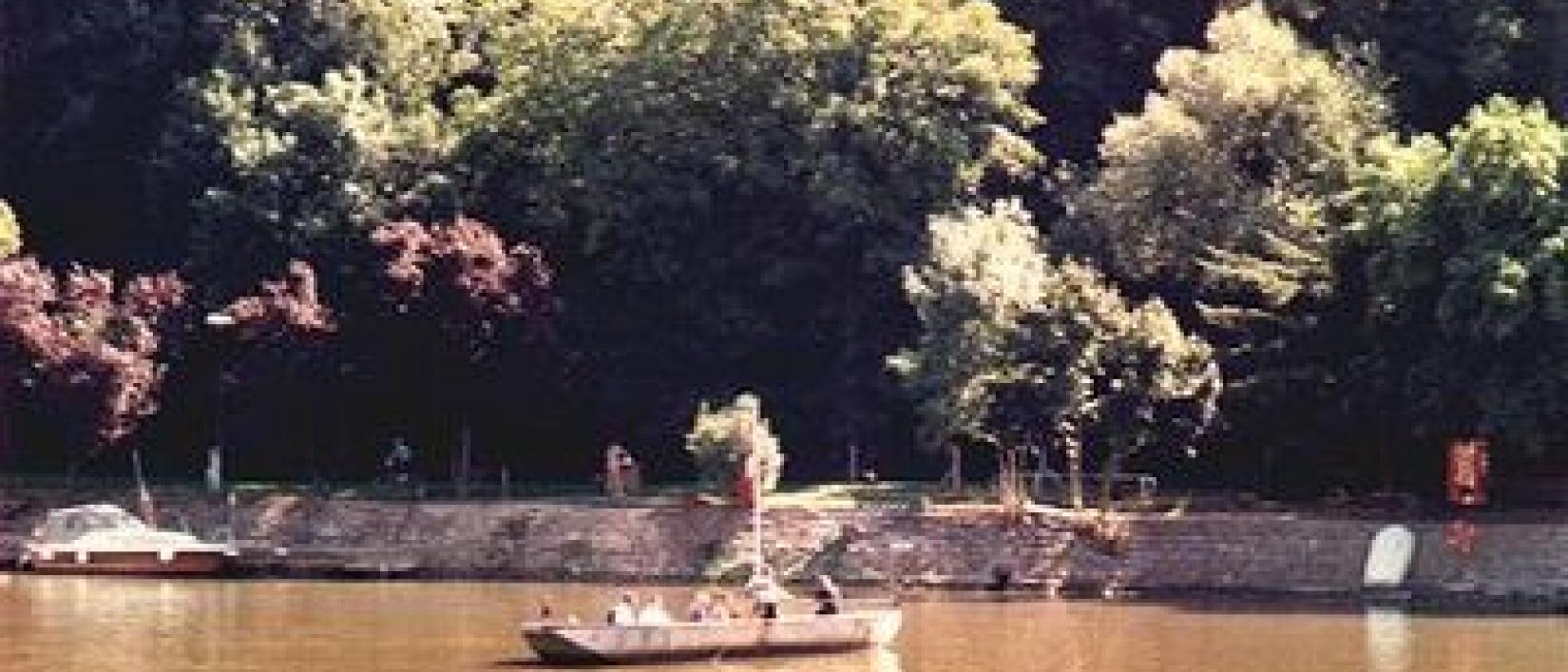 Le Drapeau: Château-Thierry (Waulsort) | Pasar